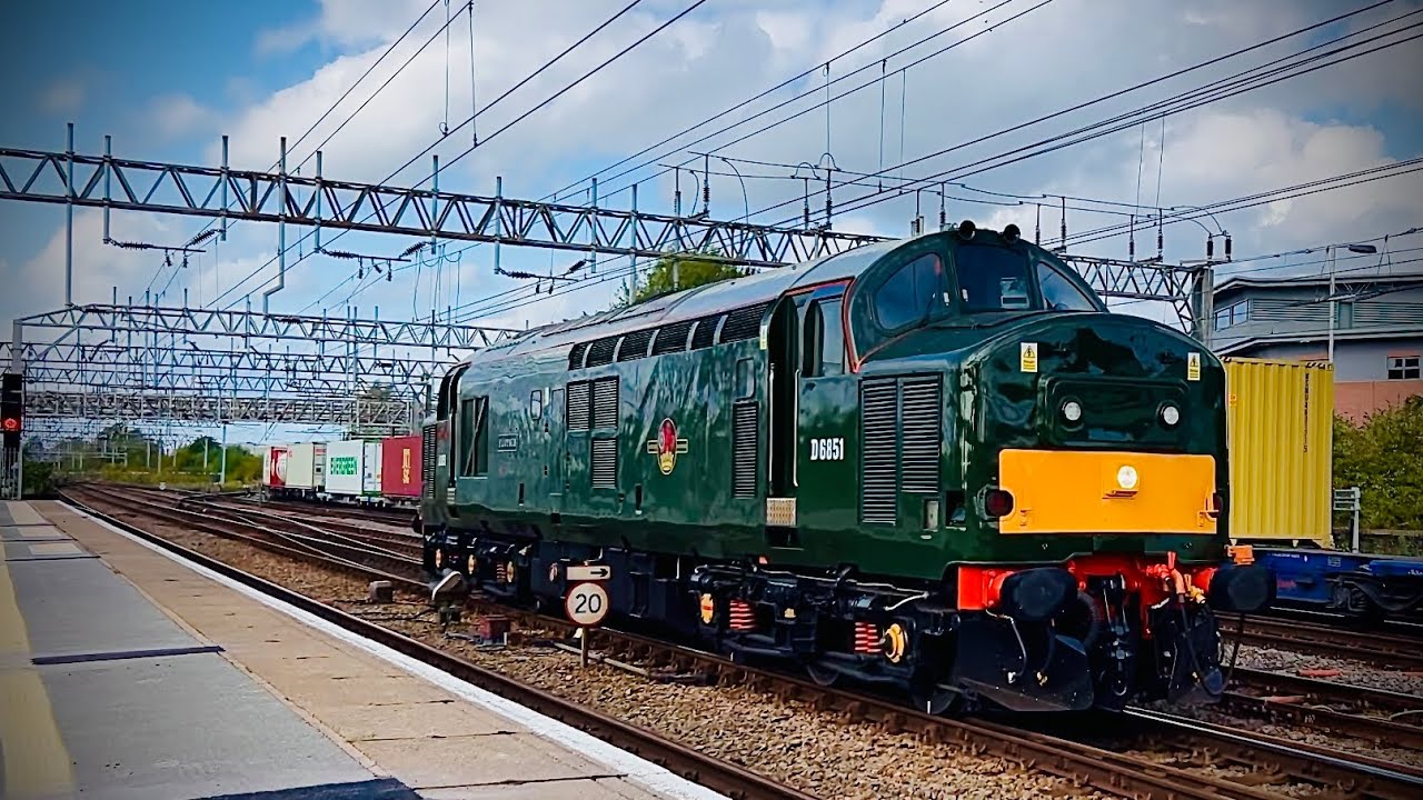 Fantastic variety at Acton Bridge & Crewe! Classes 43’s, 60, 68, 37 and ...