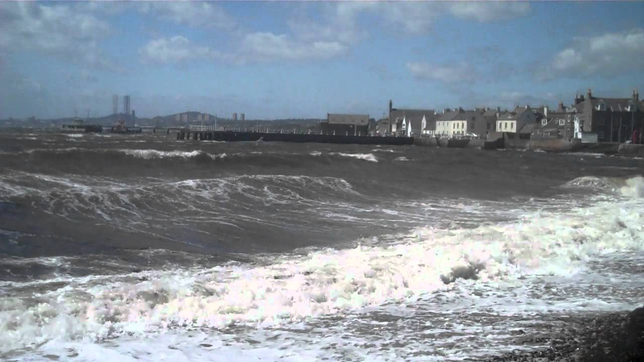 Gale Force Wind Broughty Ferry Scotland 29th May - YouTube