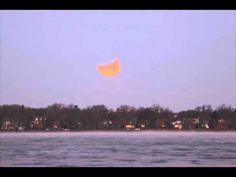 Partial Lunar Eclipse, Madison Wisconsin 12-10-2011 - YouTube