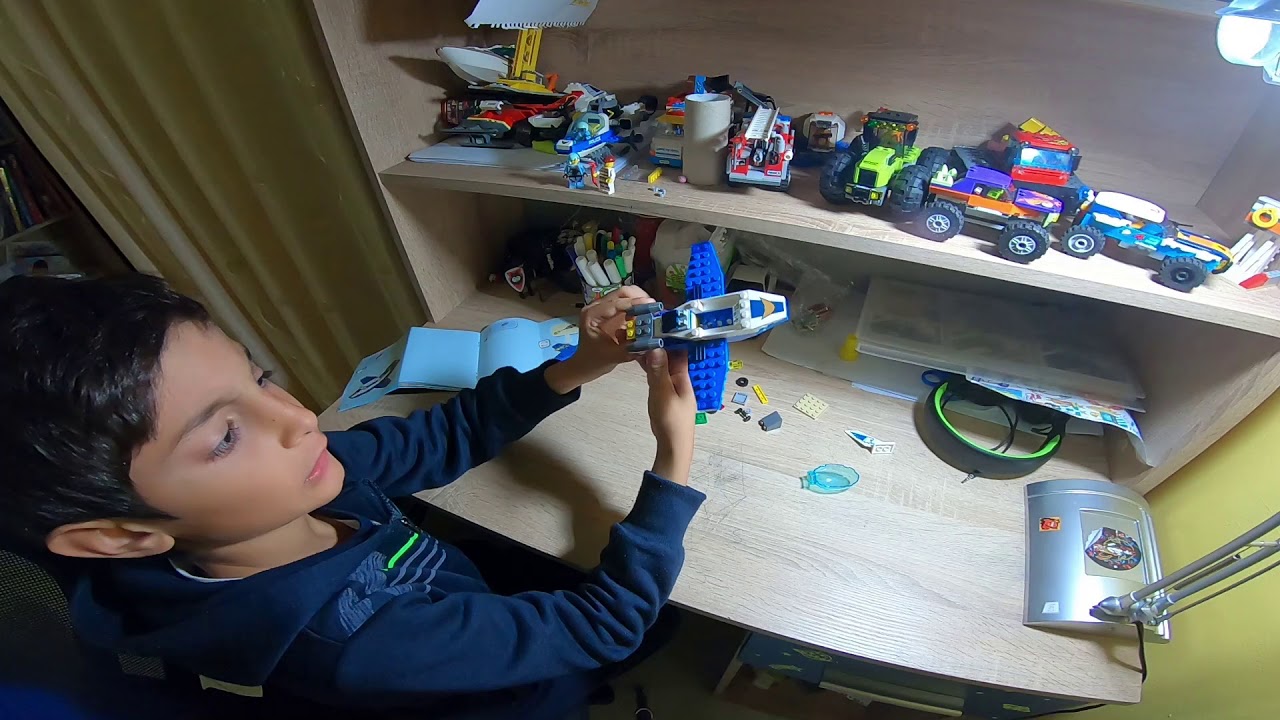 Φτιάχνω ενα Lego αεροπλάνο..... - YouTube