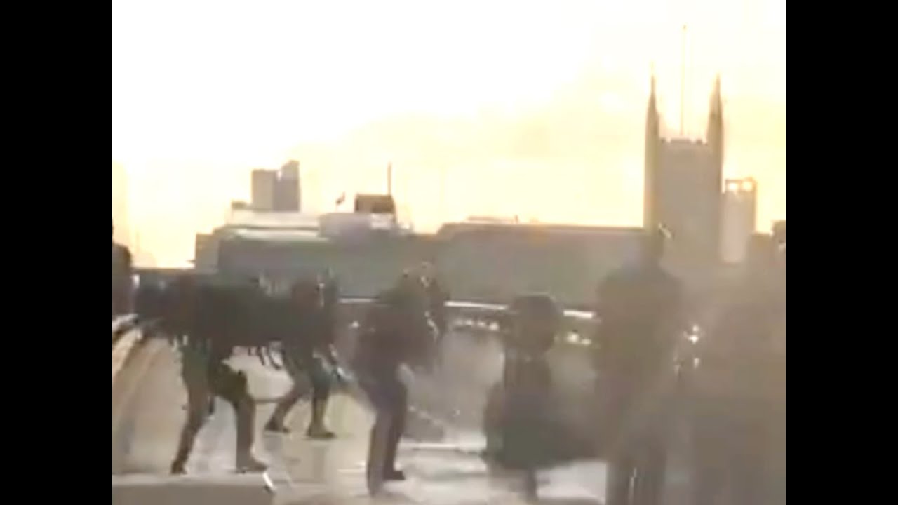 2019-11 London Bridge attack - File 07 - stabilised footage in HD - YouTube