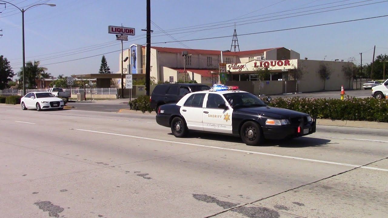 LASD responding w/ lots of horn - YouTube