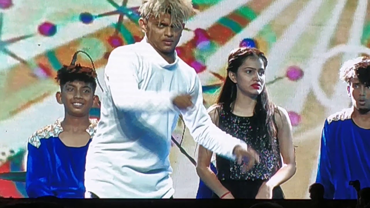 Sanket Gaonkar Live Performance at KARWAR Karavali Utsav 09 Dec 2018 ...