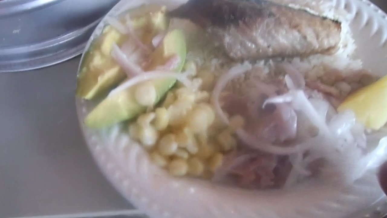 A COCINAR CON OSITO -PESCADO FRITO CON CEVICHE PERUANO - YouTube