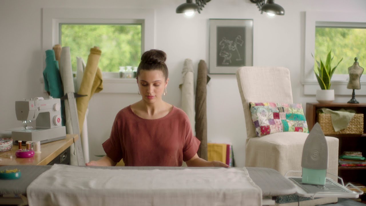 SINGER® Ironing & Crafting Station with SINGER® SteamCraft Plus Iron ...