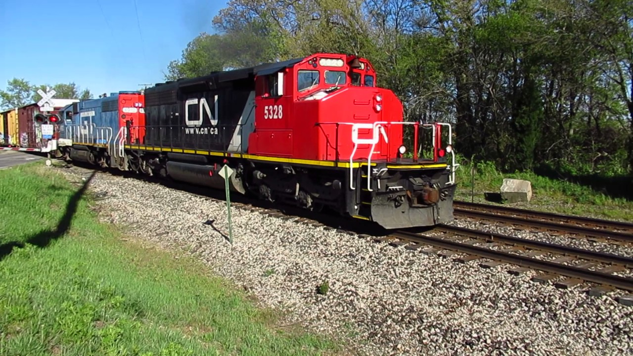 CN 5328 and GTW 4912 slowly rolling with local freight train. - YouTube