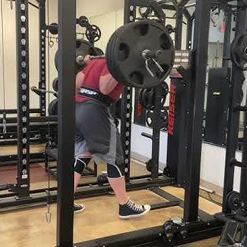 405 squat - YouTube