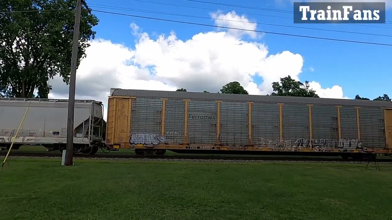 CSX 719 & LSRC 6356 Lake State Railway Train At Holly Michigan Aug 26 ...