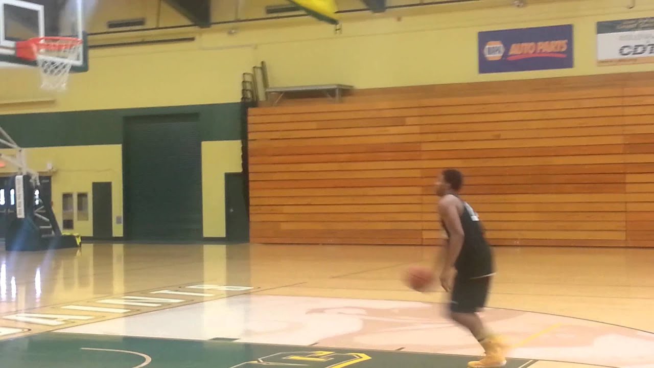 Lavon Long dunks in practice - YouTube