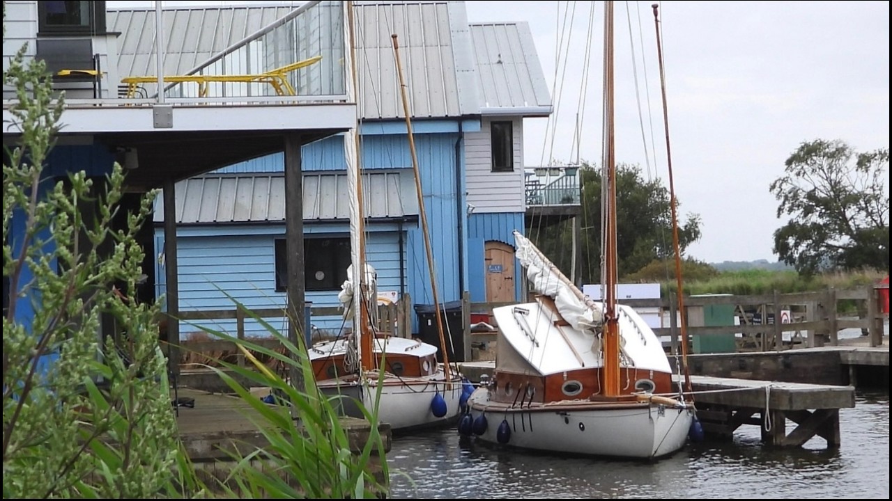Martham - let’s go for a walk and see what we find along the way - YouTube
