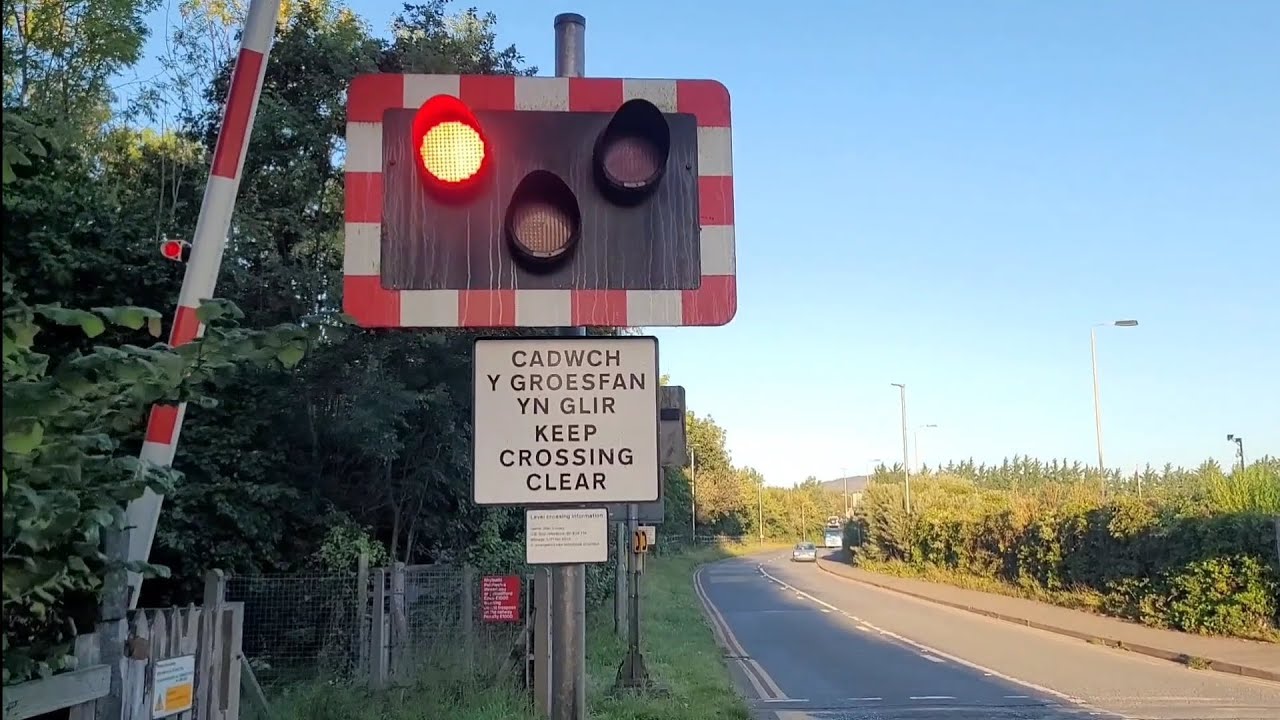 Glan Conwy Level Crossing, Conwy (05/09/2023) - YouTube