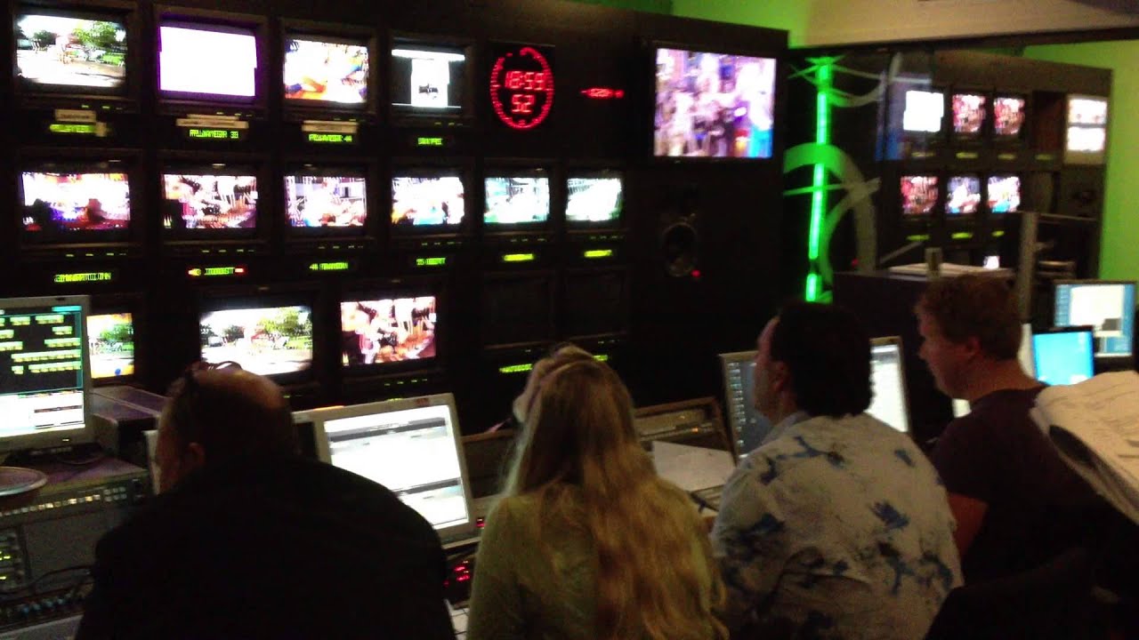 TV Regie, kijkje in regieruimte tijdens Het leukste dorp van Groningen ...