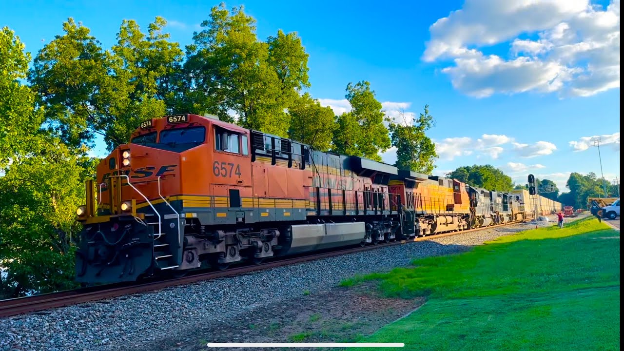 NS 240: BNSF 6574 5211 NS 3004 753 7673 8/17/23 Duluth GA - YouTube