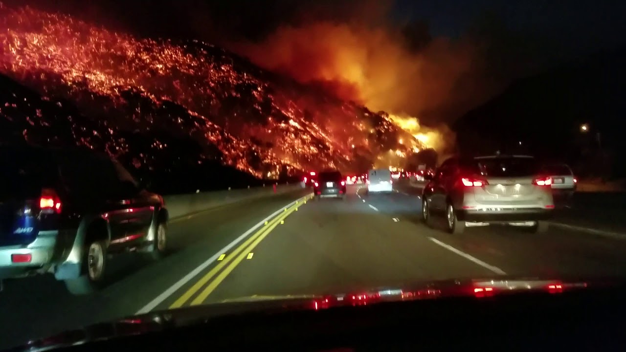 Skirball Fire along the 405 Fwy at Sepulveda Pass - YouTube
