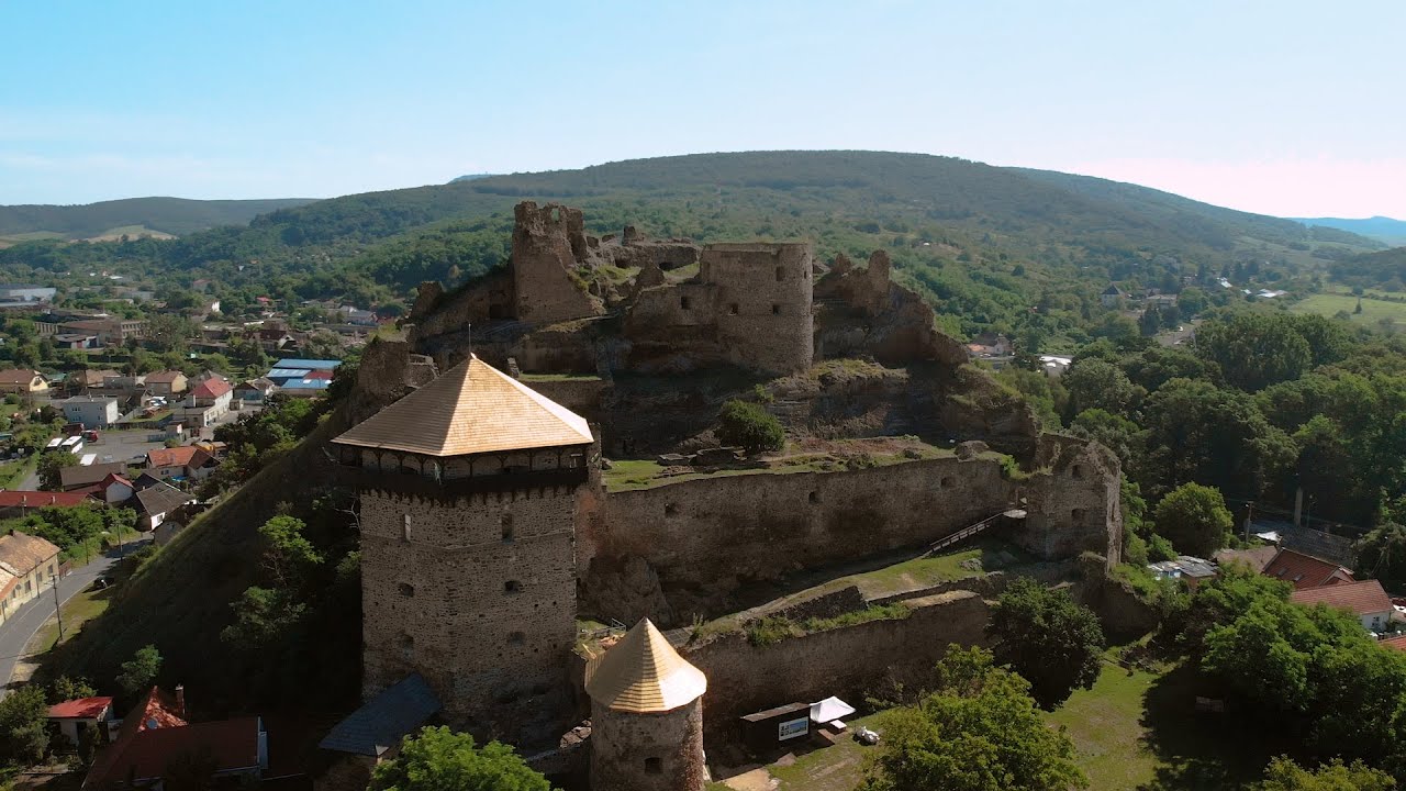 Spoznaj NOVOHRAD s Lukášom Pelčom - Fiľakovský hrad - YouTube