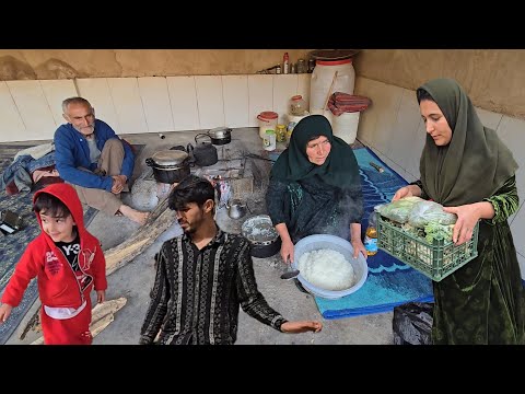 Ülkede savaş günleri yaşanmıştı. Bugün durum farklı. Eşref ve Mahyar da dağlara geldiler.