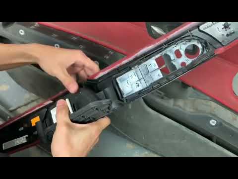 How to replace the armrest of BMW E92 coupe?