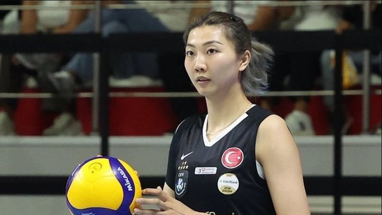 太燃了！2米01中国队长袁心玥打出无解进攻，这一球连跳都不用跳【土耳其女排杯】 - YouTube