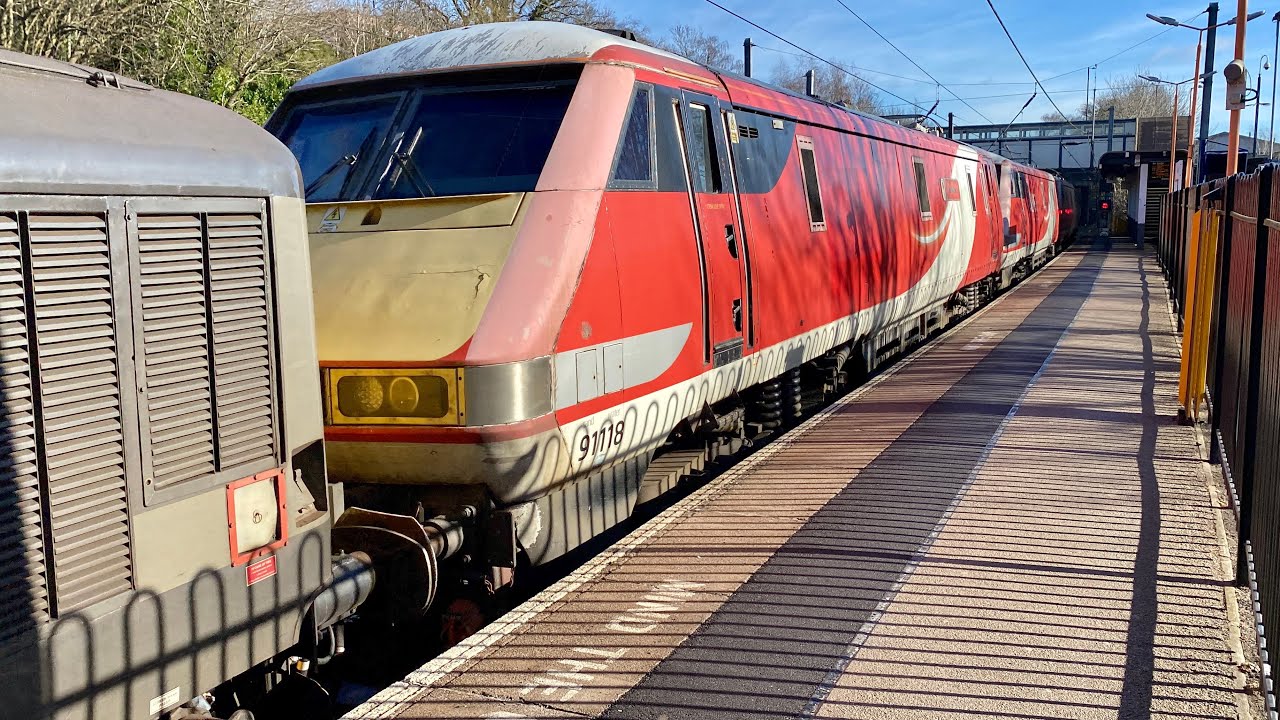 7Q76 - Class 91’s for scrap - 91118+91116+91121 - 20th Feb 2023 - YouTube