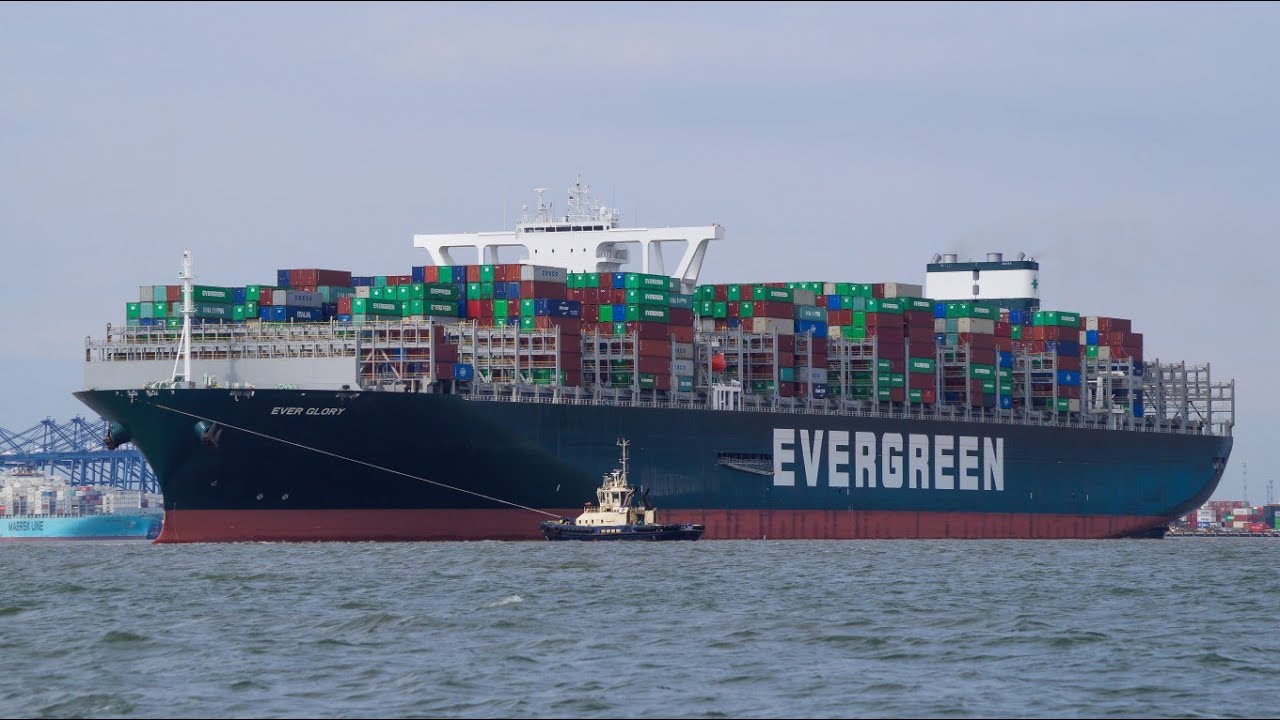 Ultra large EVER GLORY arriving/berthing at the port of felixstowe 31/8 ...
