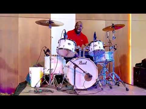 Roga Roga à la batterie pour se faire plaisir Moyini MBoté