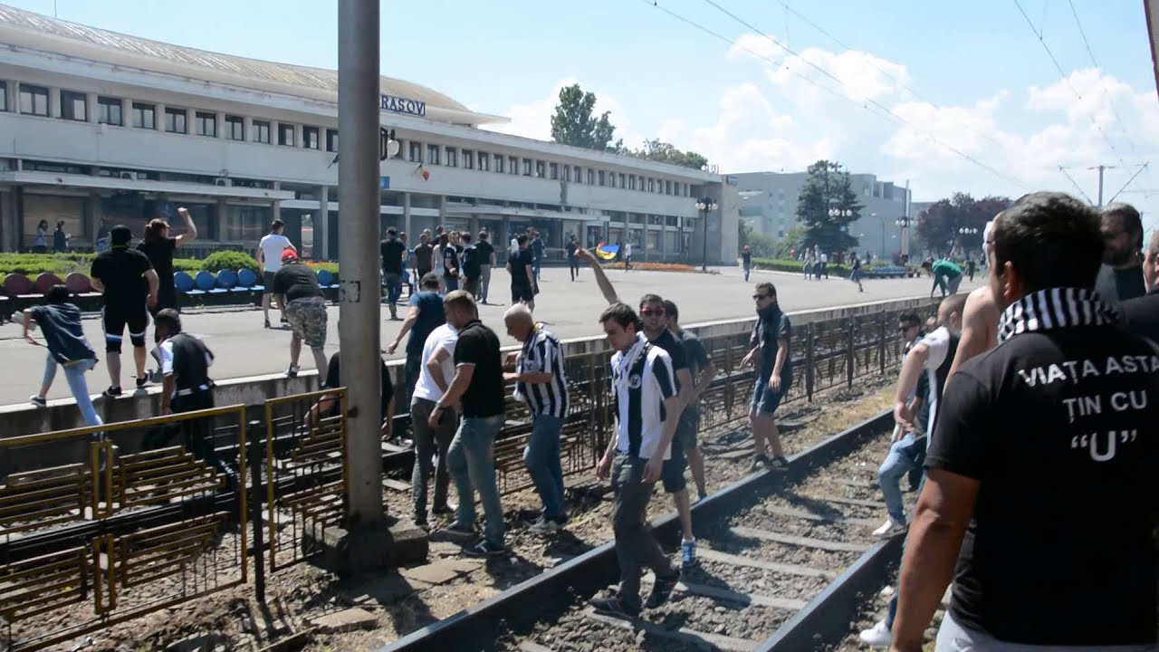 Peluza Sepcile Rosii in Gara Brasov - YouTube