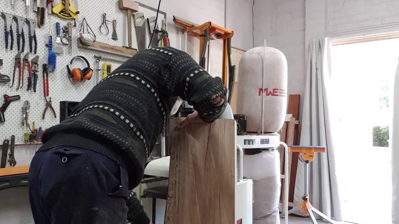 How to manufacture a floating shelf including the installation. - YouTube