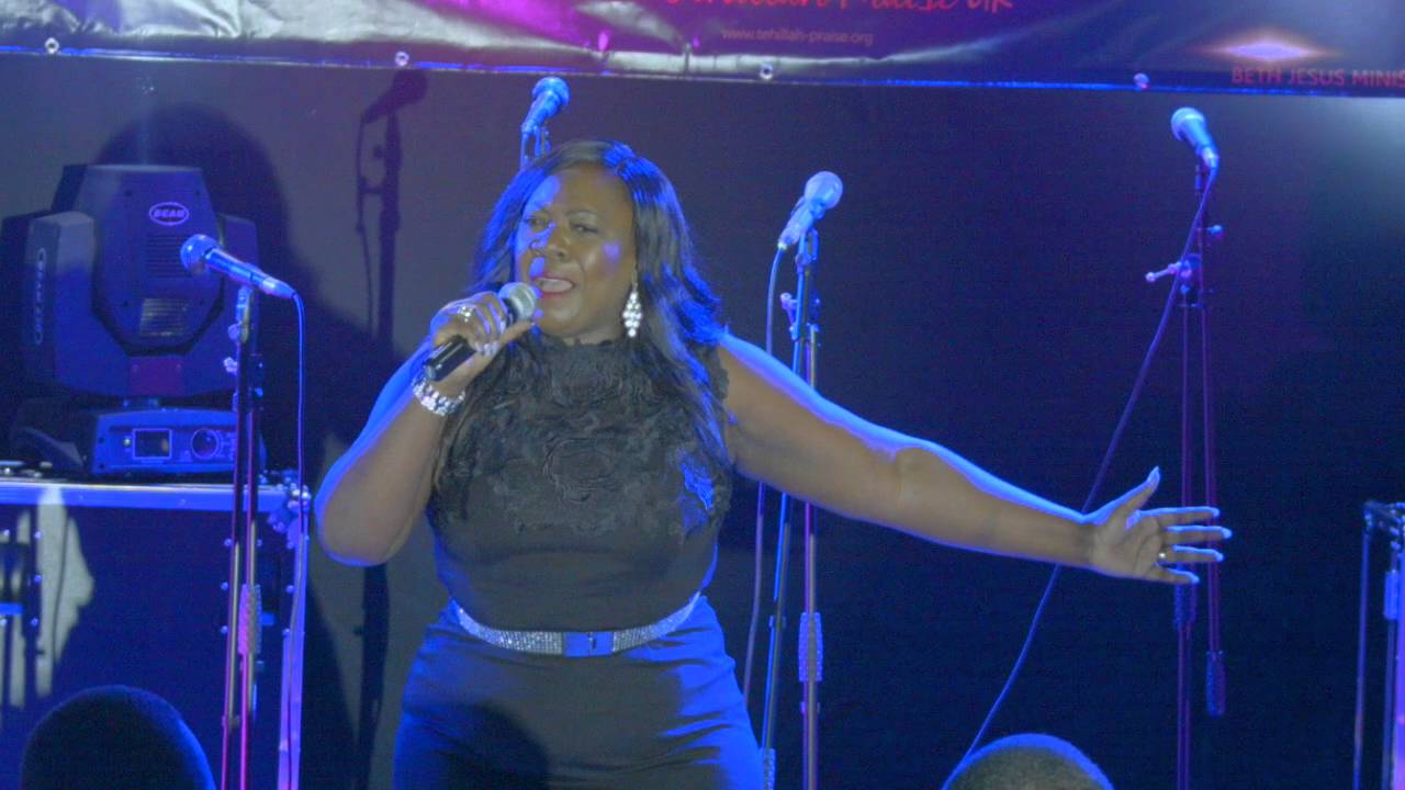 Margaret Nana Tandoh - I Turn to You Tehilla Praise Night - YouTube