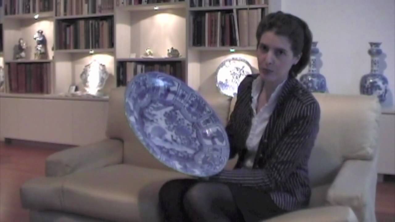 Suzanne Lambooy discusses Delftware vs. Chinese porcelain - YouTube