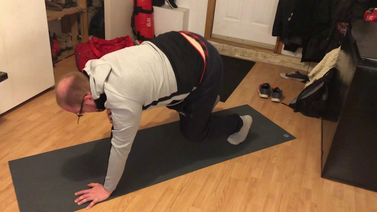 1-Arm Bear Crawl to Hip Hike - YouTube