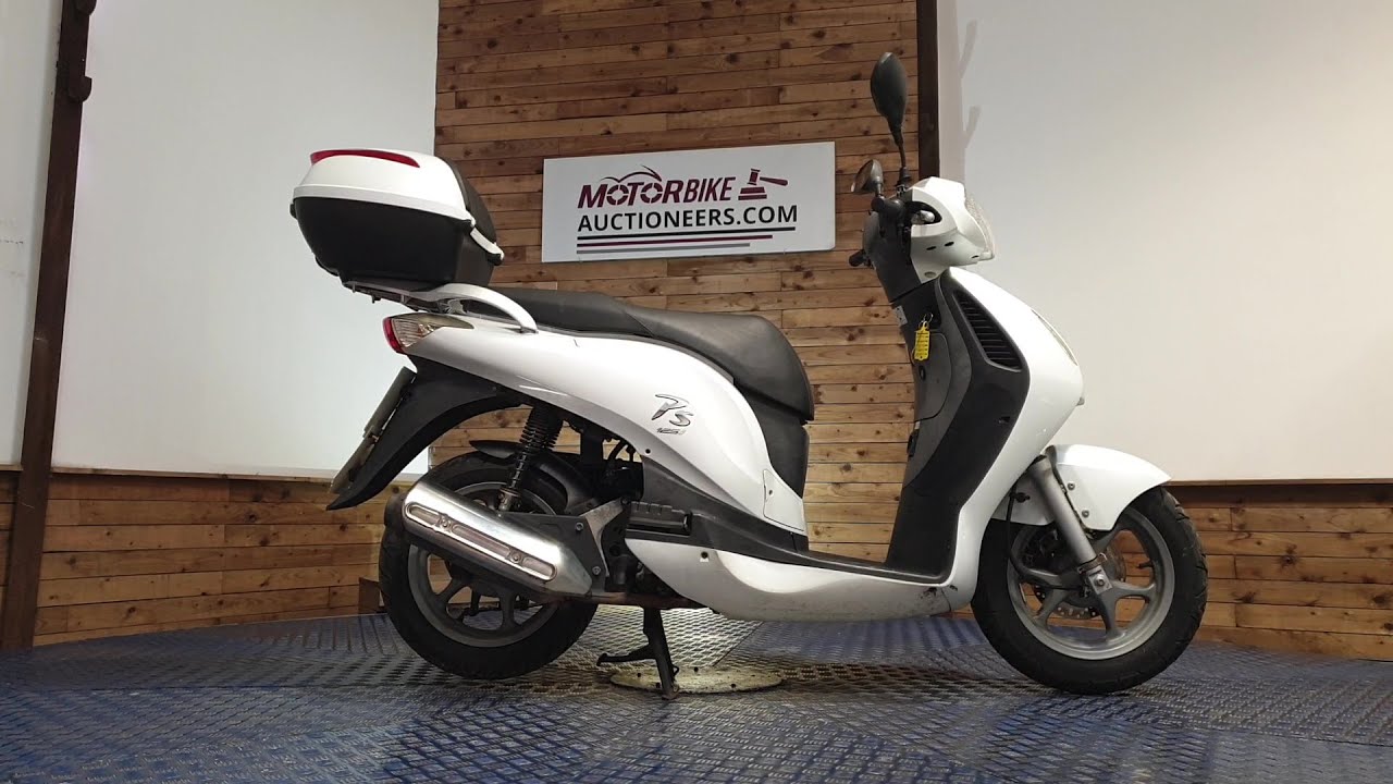 Honda PES 125 - YouTube