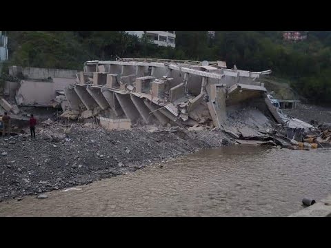 Bozkurt sel felaketinden sonra binaların yıkılma anı, पानी की बाढ़ #bozkurtyokoldu