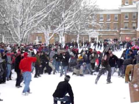 Snowball fight on UW Madison Bascom hill - YouTube