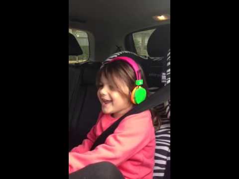 Pseftika - Paola. Eleni Lolita sings.