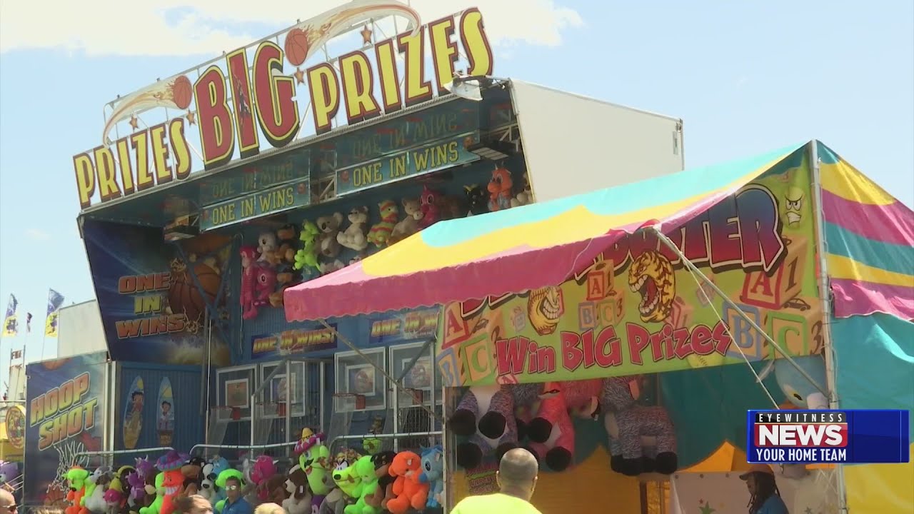 Many games and rides at Rockford Speedway Fair - YouTube