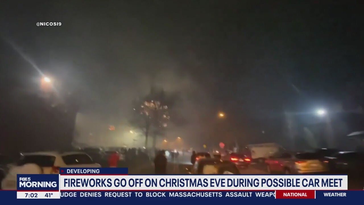 Fireworks go off on Christmas Eve in Silver Spring neighborhood - YouTube