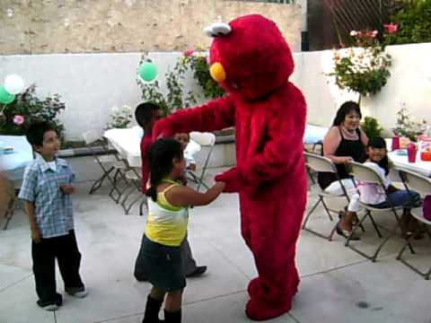 Elmo Dancing Splish Splash - YouTube