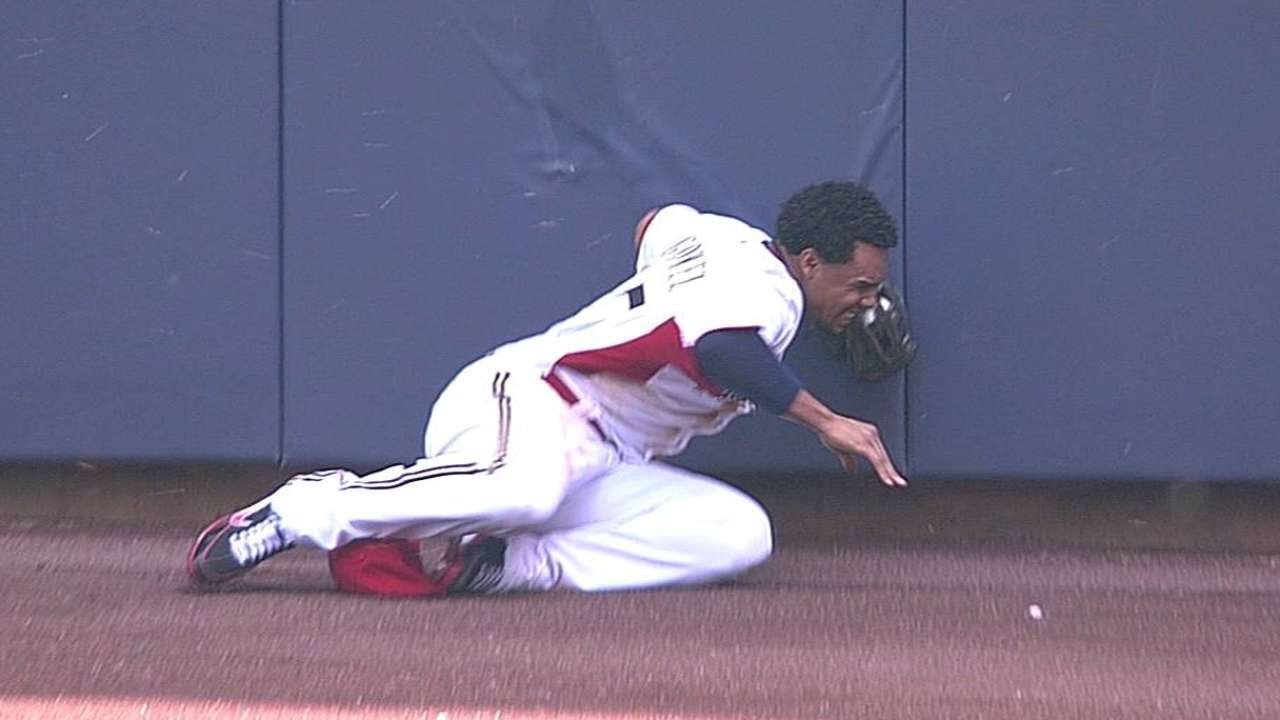 Gomez makes a incredible leaping grab, exits with injury - YouTube