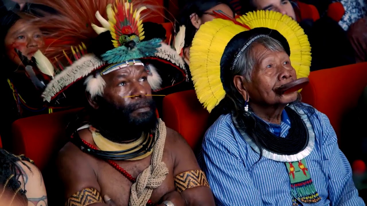 Environnement : visite à Monaco du Chef Papou Mundiya Kepanga - YouTube