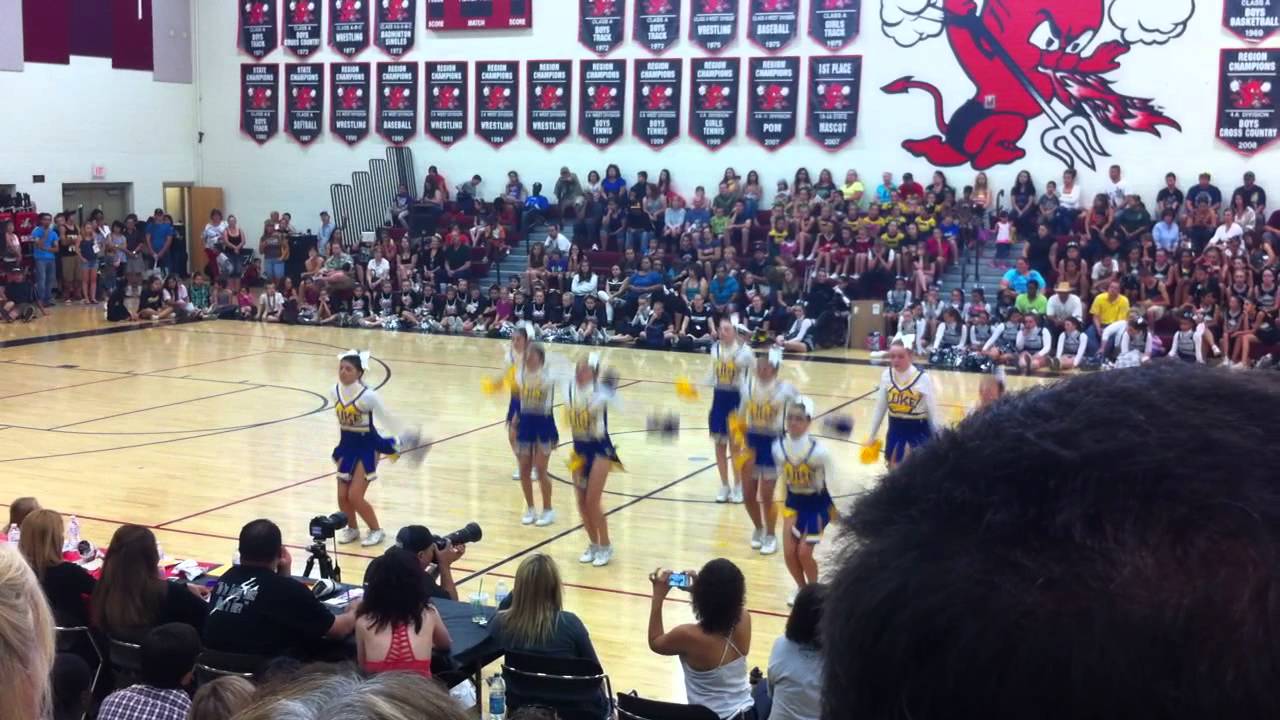 luke jets pom cheer - YouTube