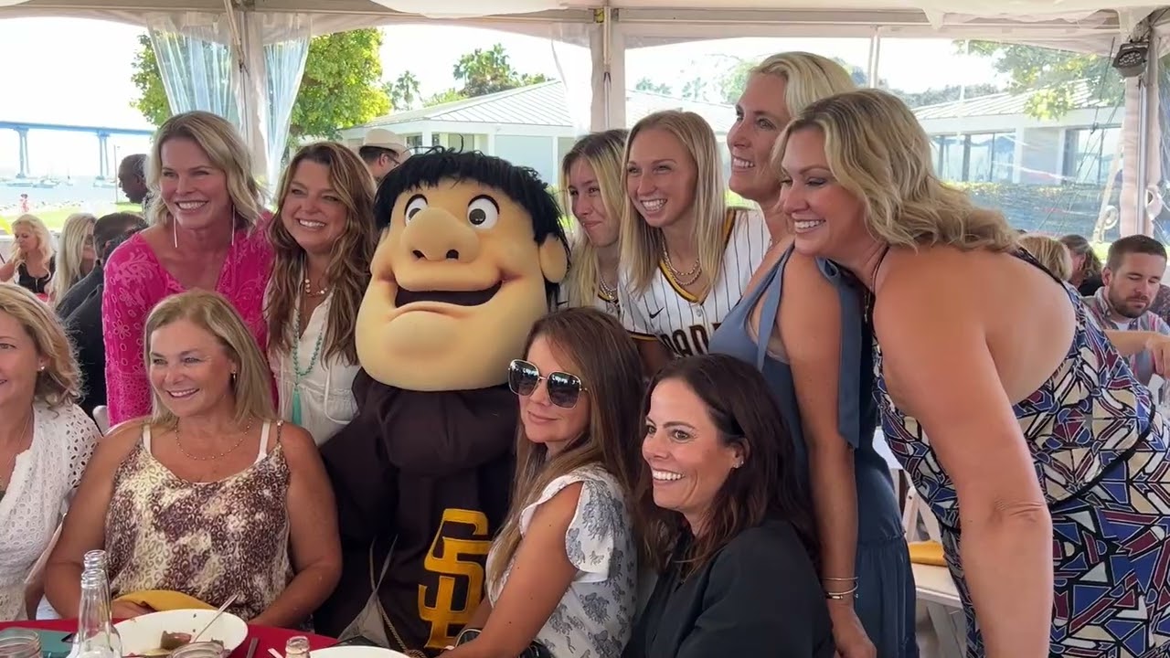 Celebrity Waiters Luncheon '22 - YouTube