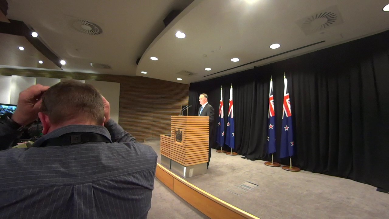 PM Press Conference 16/10/31 - YouTube