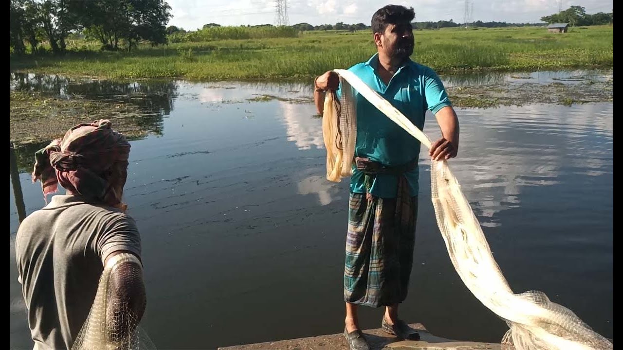 setting net while preparing for fishing \ technique of arranging nets ...
