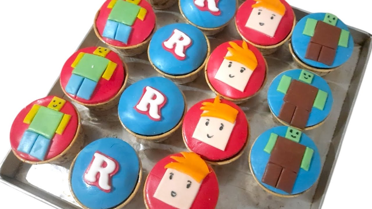 BAKING AND DECORATING CUPCAKES ROBLOX FONDANT - YouTube
