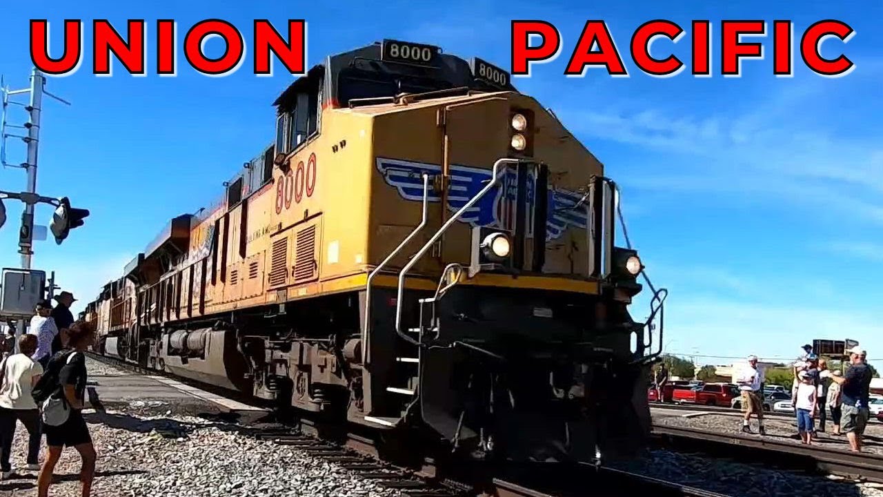 Union Pacific freight train, very fast train. - YouTube