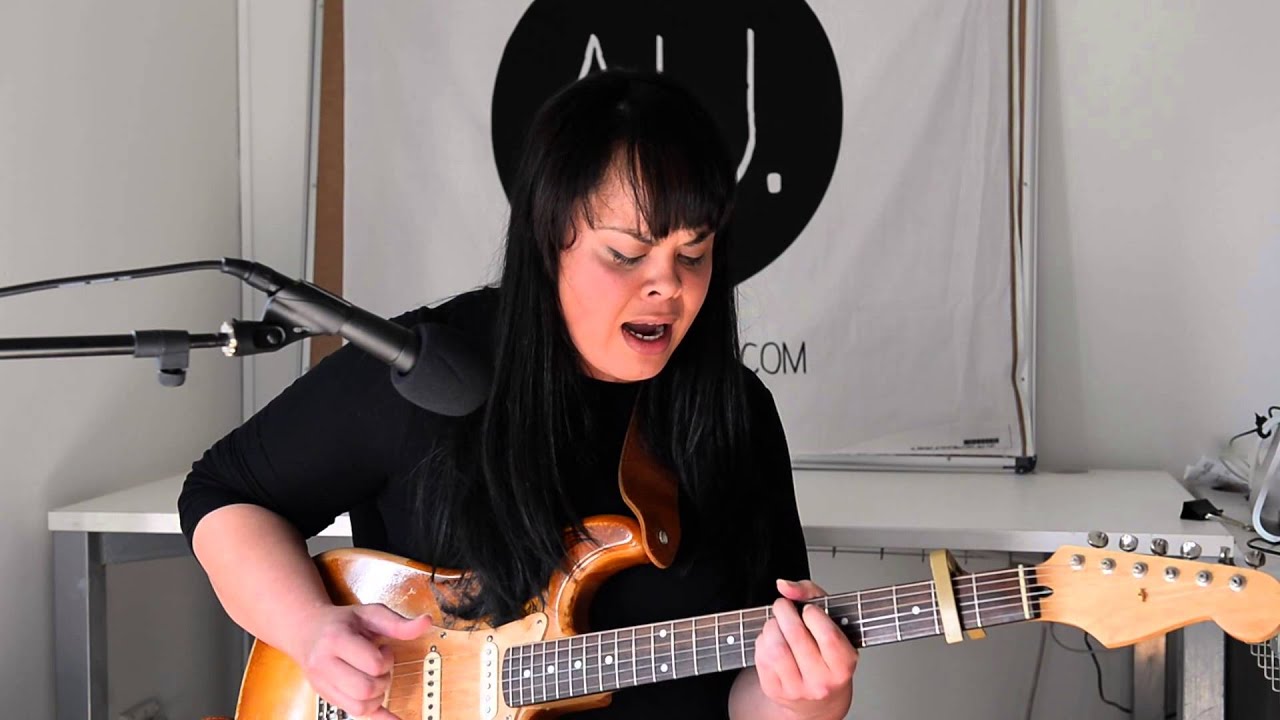 Ms Murphy covers Emeli Sandé's "My Kind of Love" LIVE on the AU ...