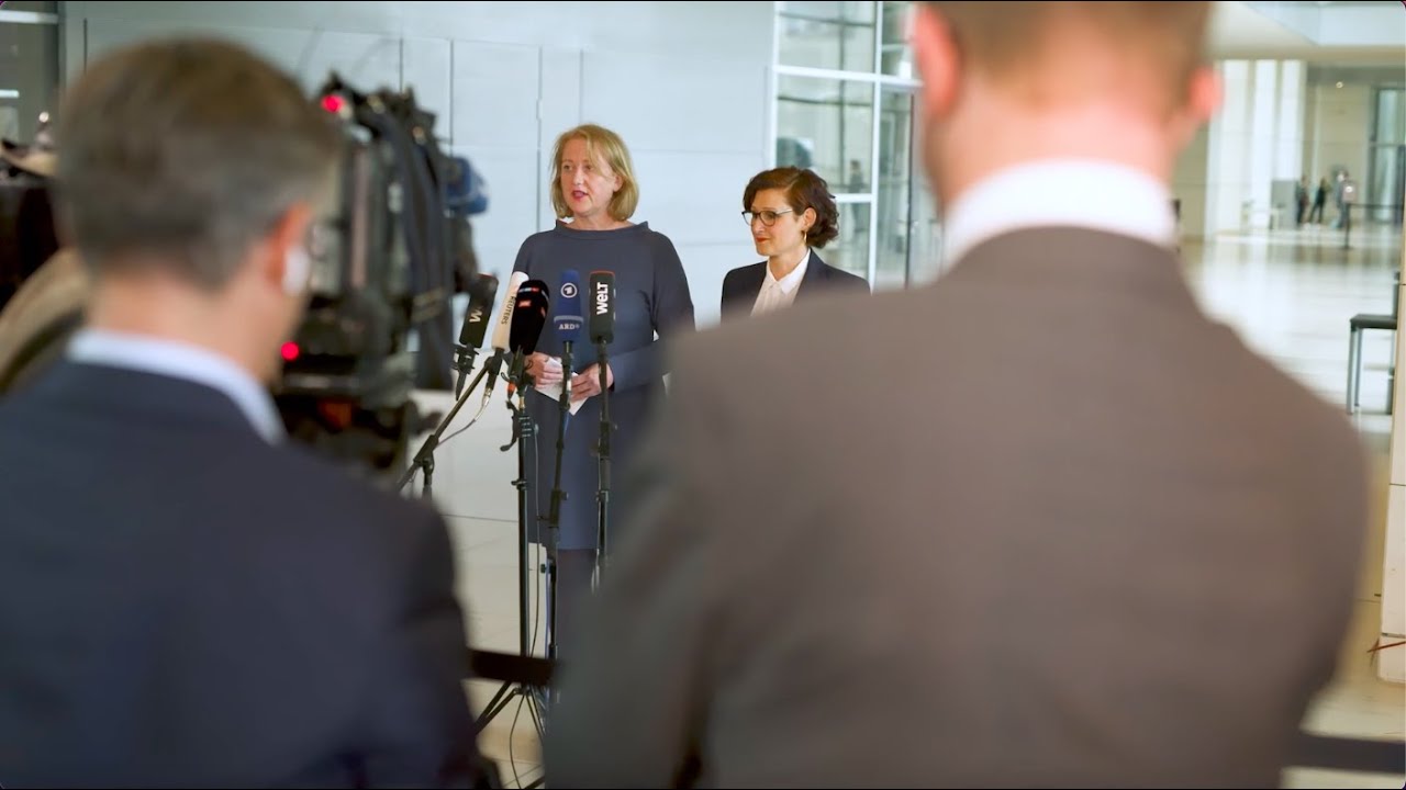 Ferda Ataman zur neuen Antidiskriminierungsbeauftragten gewählt - YouTube
