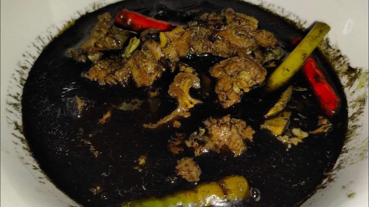 Burnt Coconut soup #TiyulaItum #Mindanao #Halal #blacksoup - YouTube