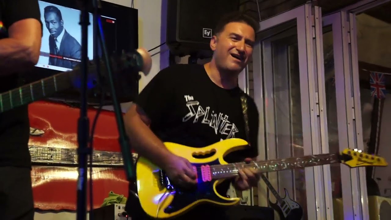 Splinter Band at One for the Road, Sidari Corfu. "All Right Jam" - YouTube