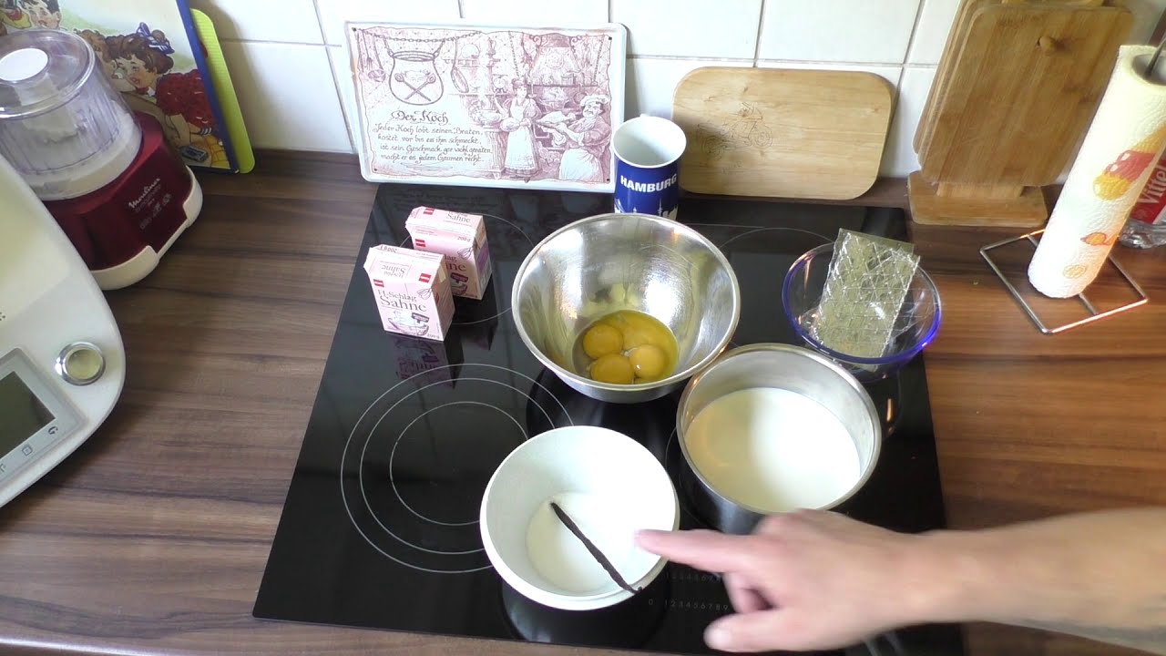 Bayrische Creme ist eine Creme aus Milch Eigelb Zucker Schlagsahne ...